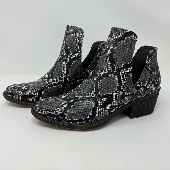 Volatile | Shoes | Volatile El Rio Ankle Snake Print Booties Size 7 ...